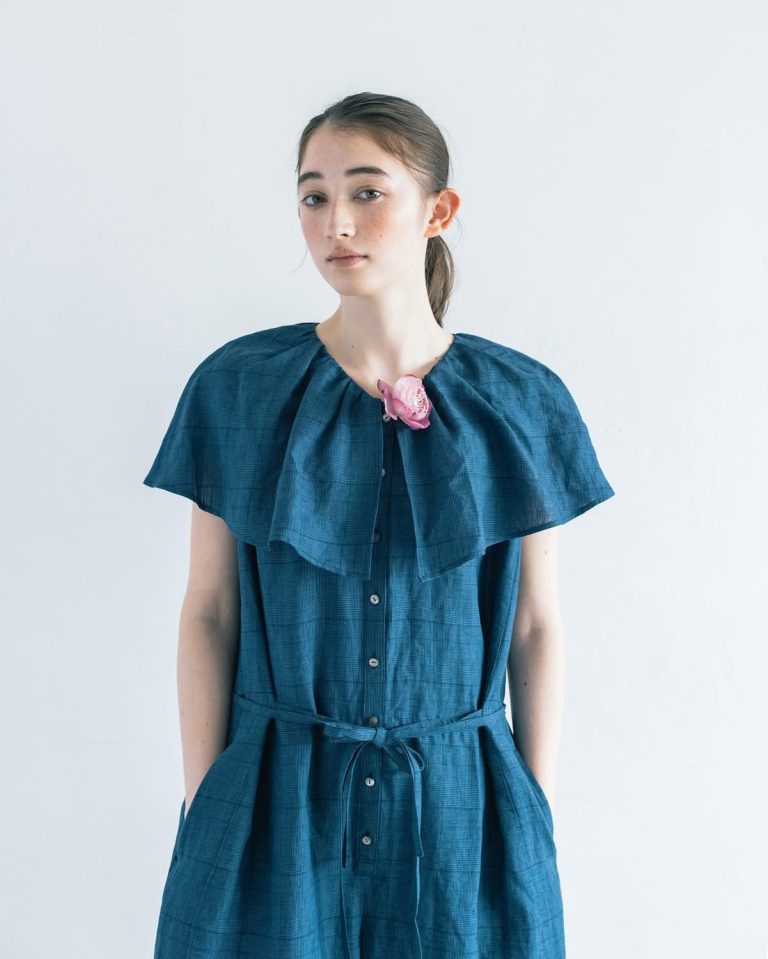 Porter des boutons 2025 S/S collection pop up | moln