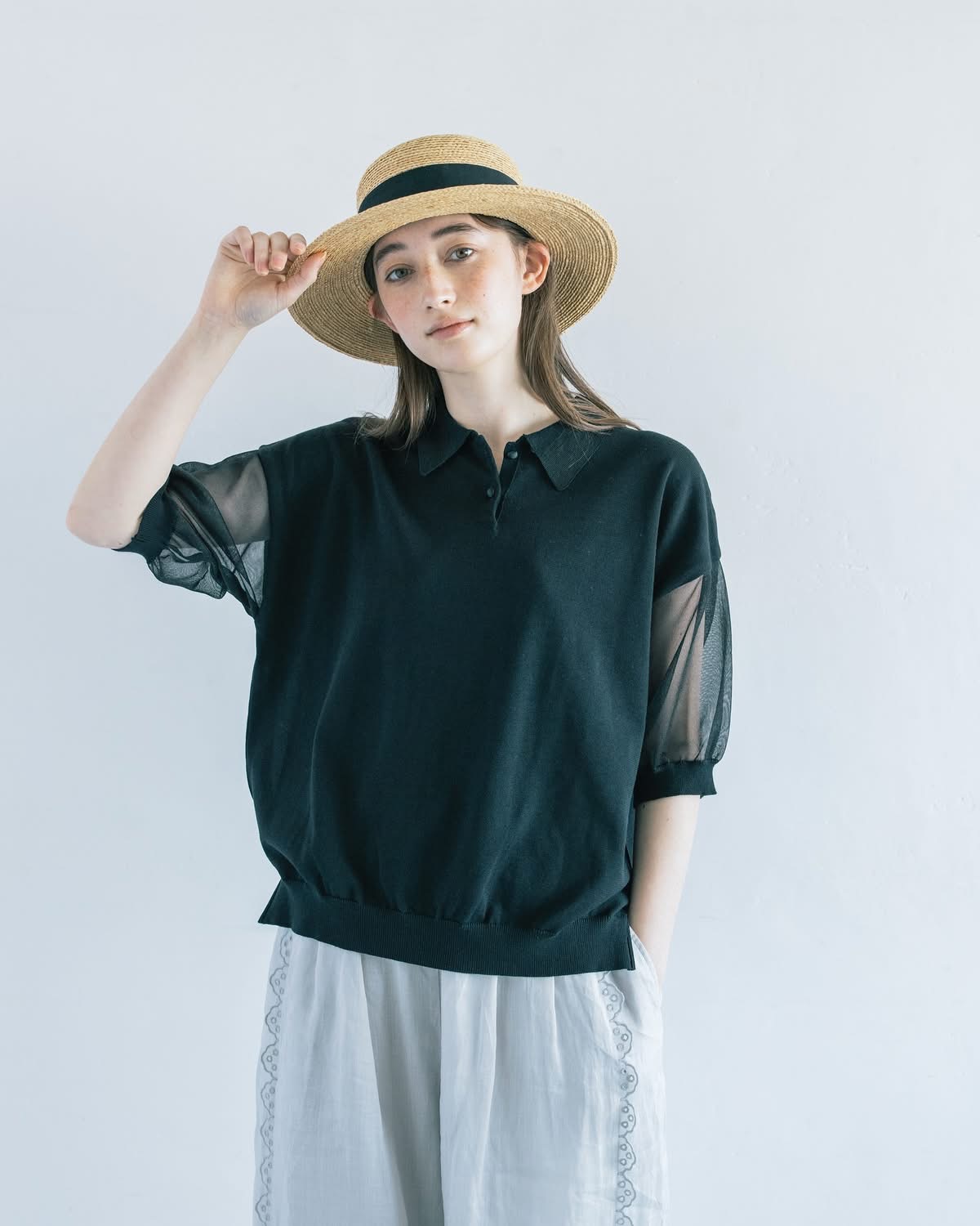 Porter des boutons 2025 S/S collection pop up | moln